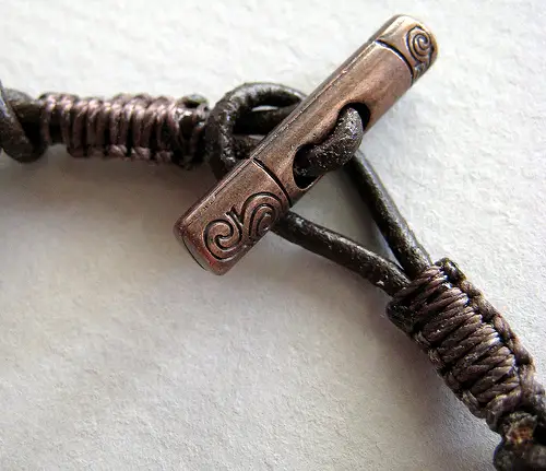 Toggle Clasp Definition in Jewelry Making | Beadage