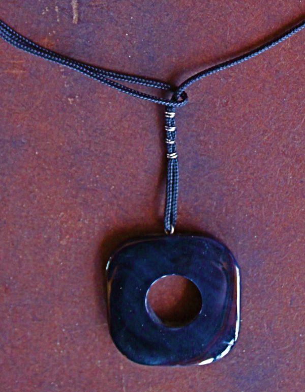 Lariat Necklace Definition in Jewelry Making | Beadage