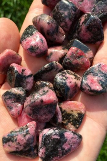 Rhodonite Meaning and Properties | Beadage