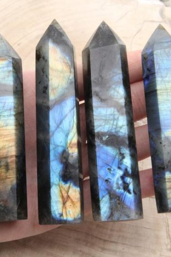 Labradorite Meaning and Properties | Beadage