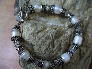 Potato Pearl Bracelet - Jewelry Making & Beading Ideas | Beadage