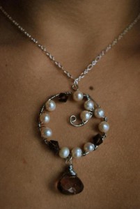 Swirl Pearls Pendant - Jewelry Making & Beading Ideas | Beadage